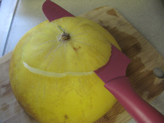 Daily happiness: Gọt quả dưa gan tròn