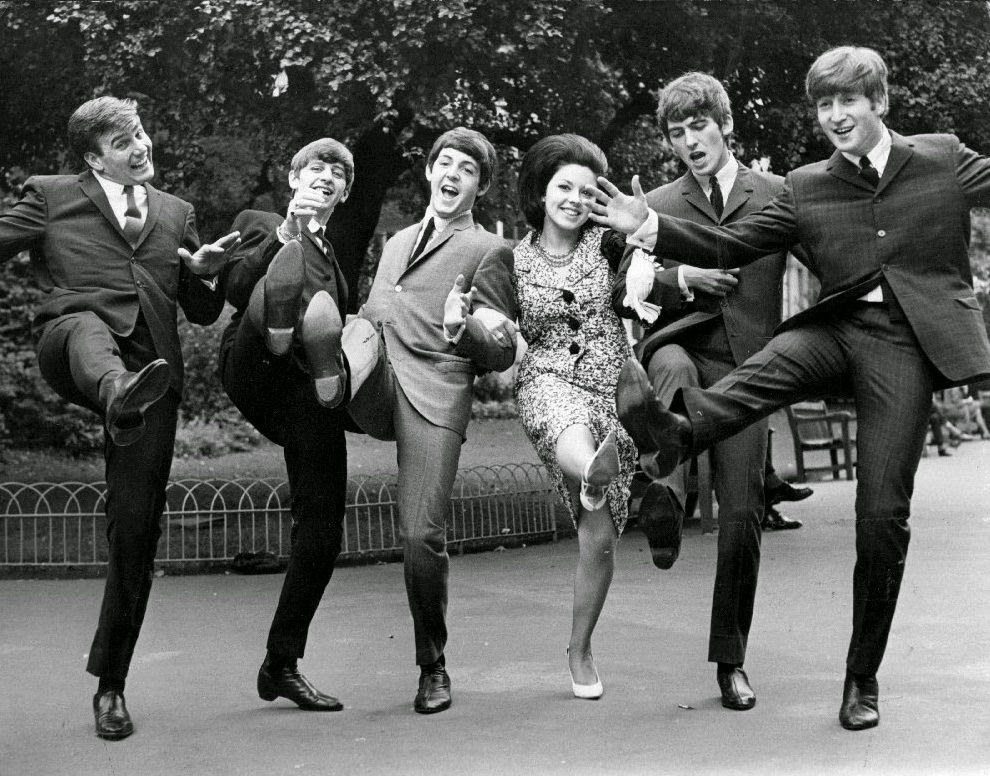 50 Interesting Black and White Photographs of the Beatlemania During ...