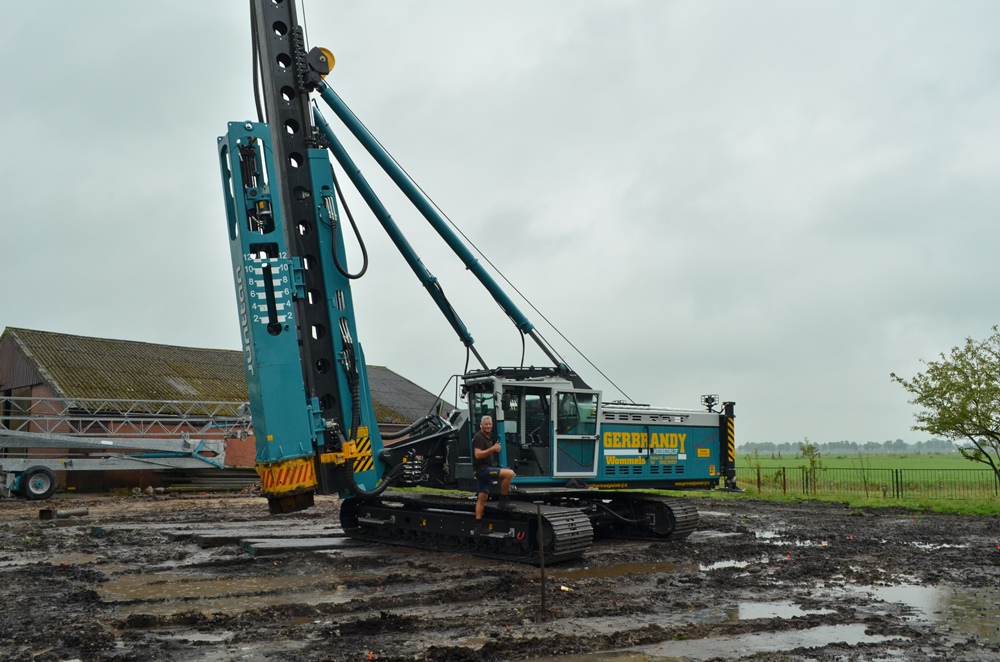 Maarakennus koneita.: Junttan