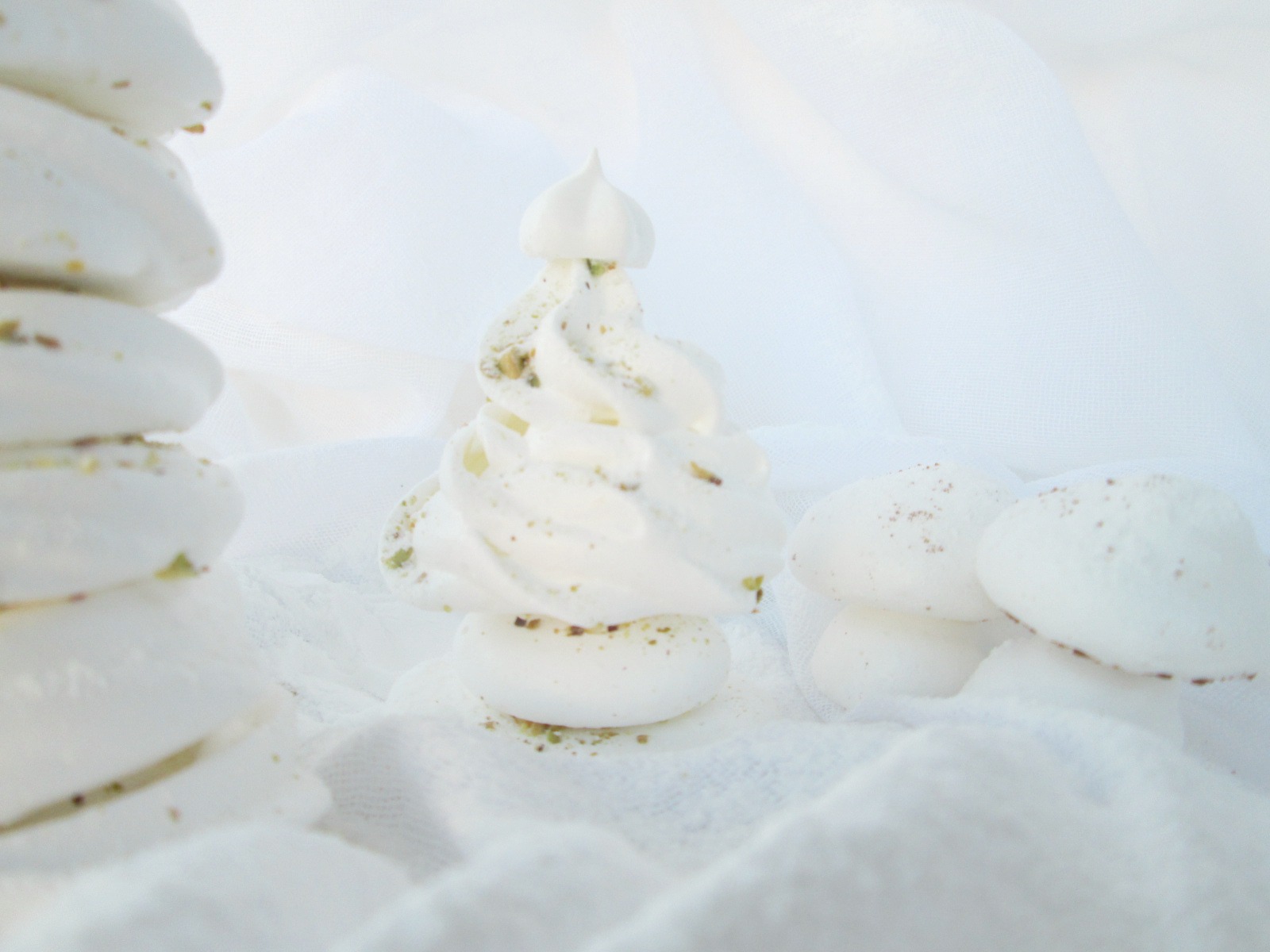 Comori Delicioase: Bradut din bezele - Cum sa aducem zapada pe masa de ...