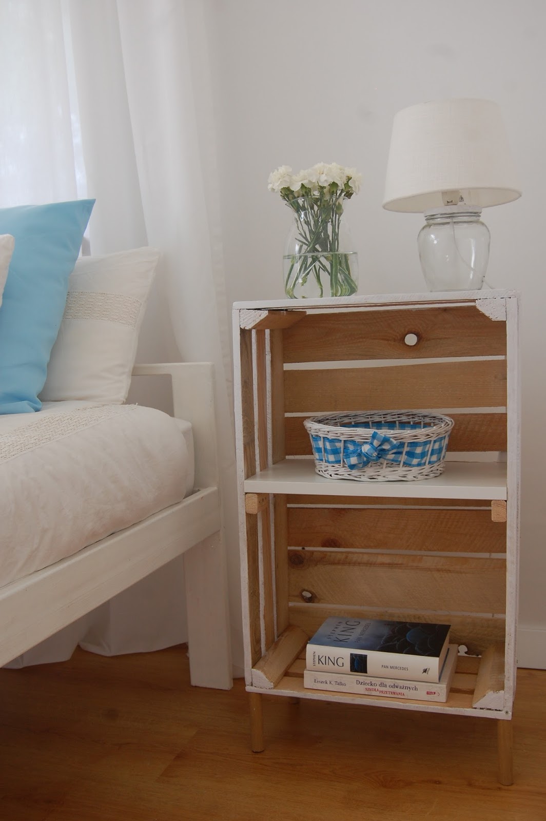 STOLIK NOCNY ZE SKRZYNKI NA OWOCE DIY | BETWEEN MY WALLS