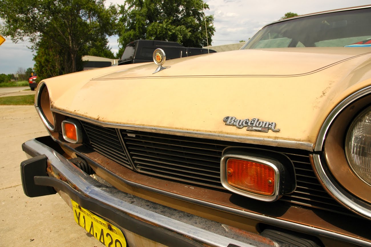 OLD PARKED CARS.: 1976 AMC Matador Barcelona.