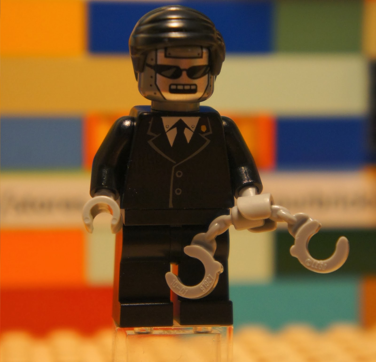 The LEGO Movie ROBOT FED Business-Suited Robot Droid Police Minifigure ...