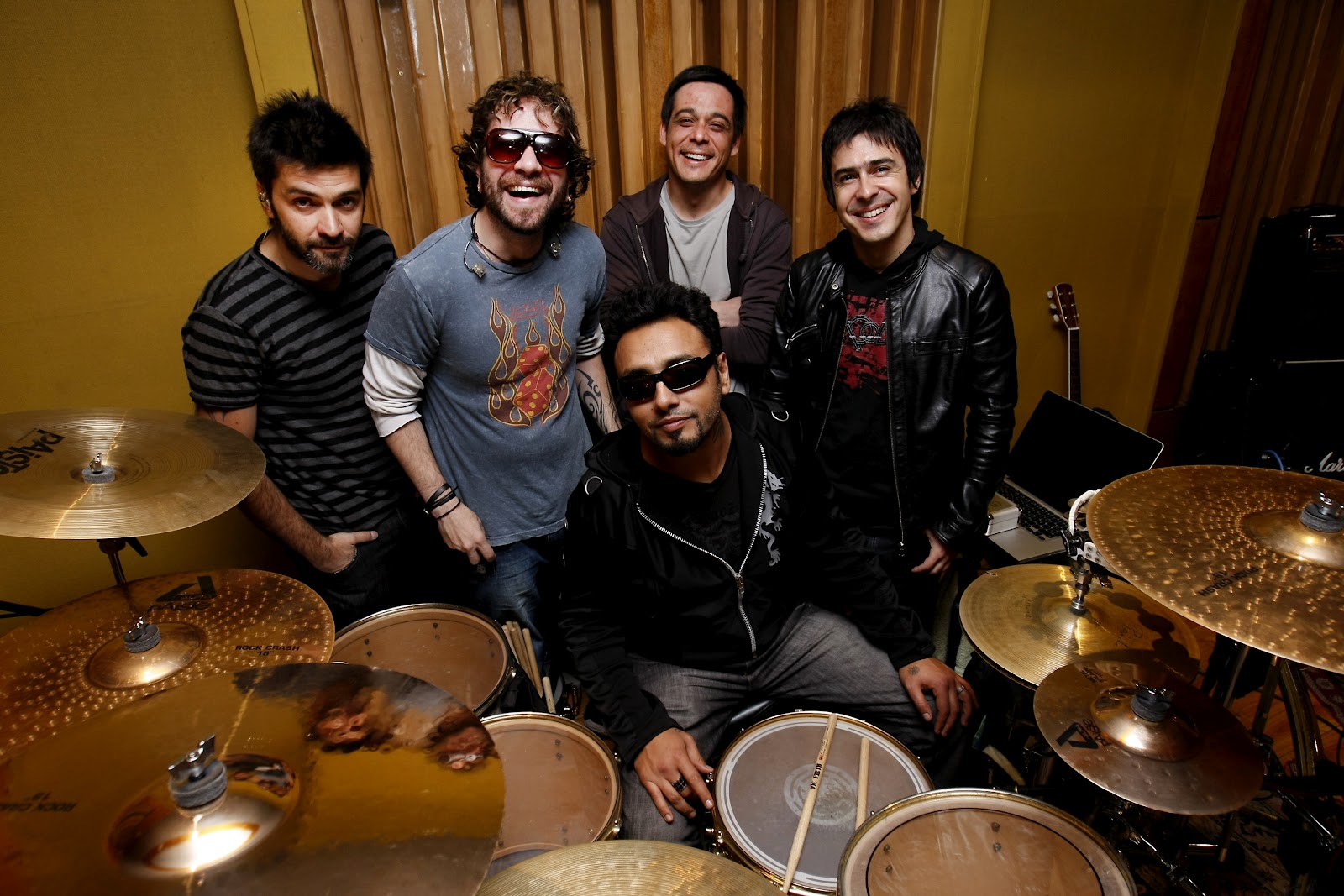 PUROCHILE: Músicos históricos de Lucybell fijan gira y show en el ...