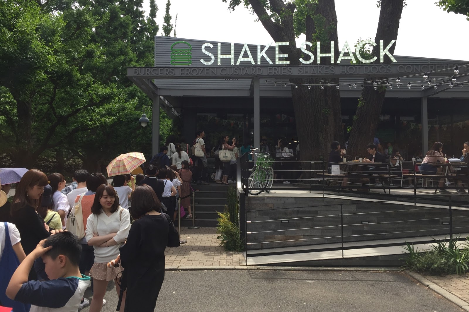 50 Hours in Tokyo: Shake and Shack in Line | Joie de Vivre - Blog by g4gary