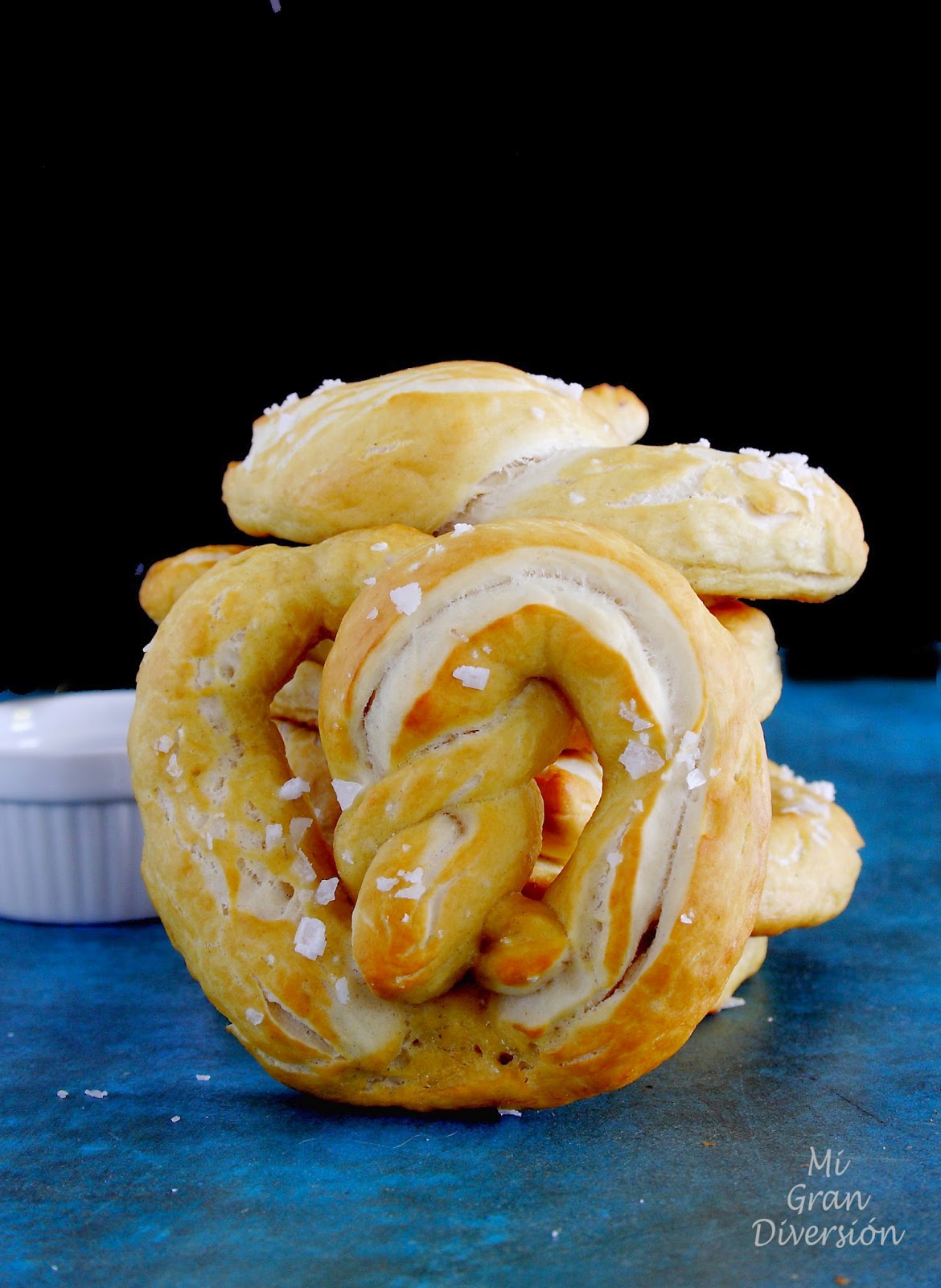 Pretzels o Brezel con salsa de cerveza - Mi Gran Diversión