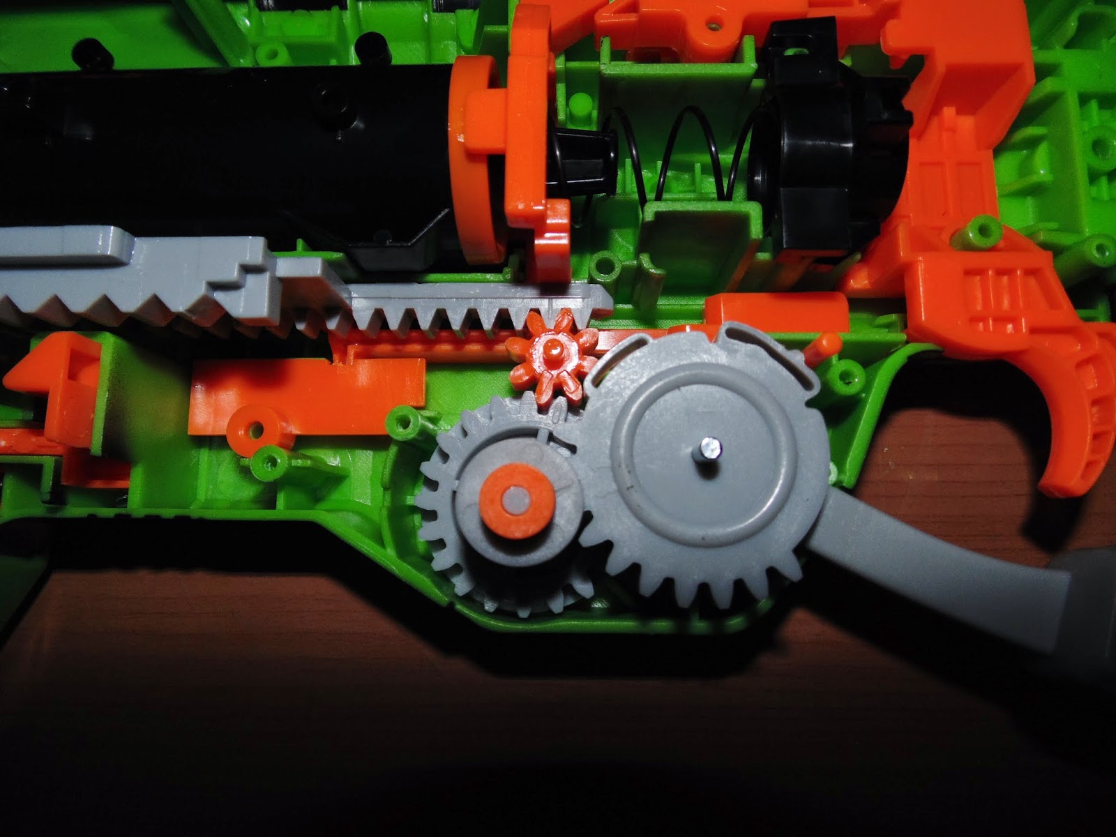 StudioYale: Nerf Zombiestrike Slingfire Review (7/10)