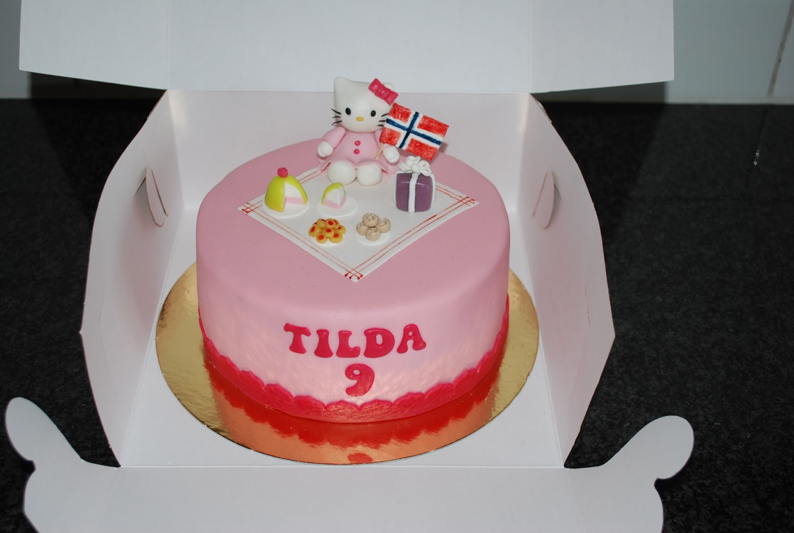 Mina Tårtor i Leksand: HelloKitty tårta