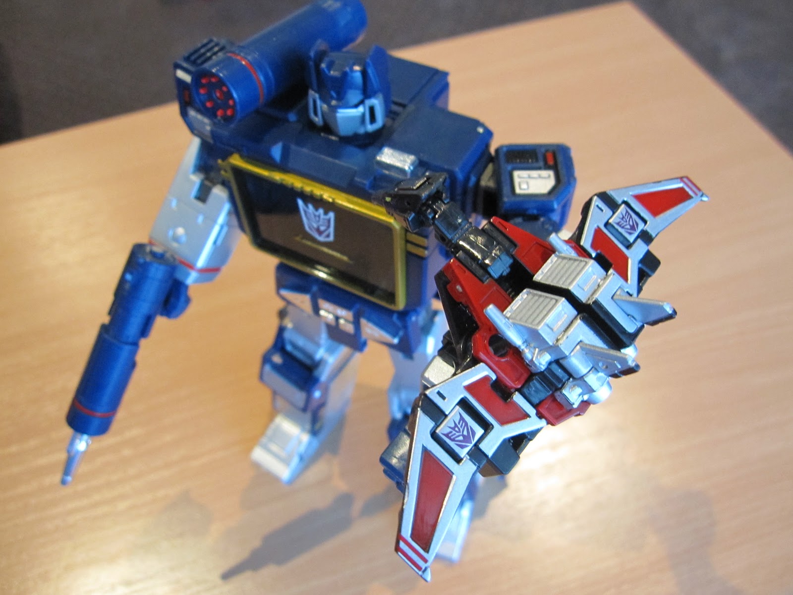 TekSushi™: Quick Takara MP-13 Soundwave review