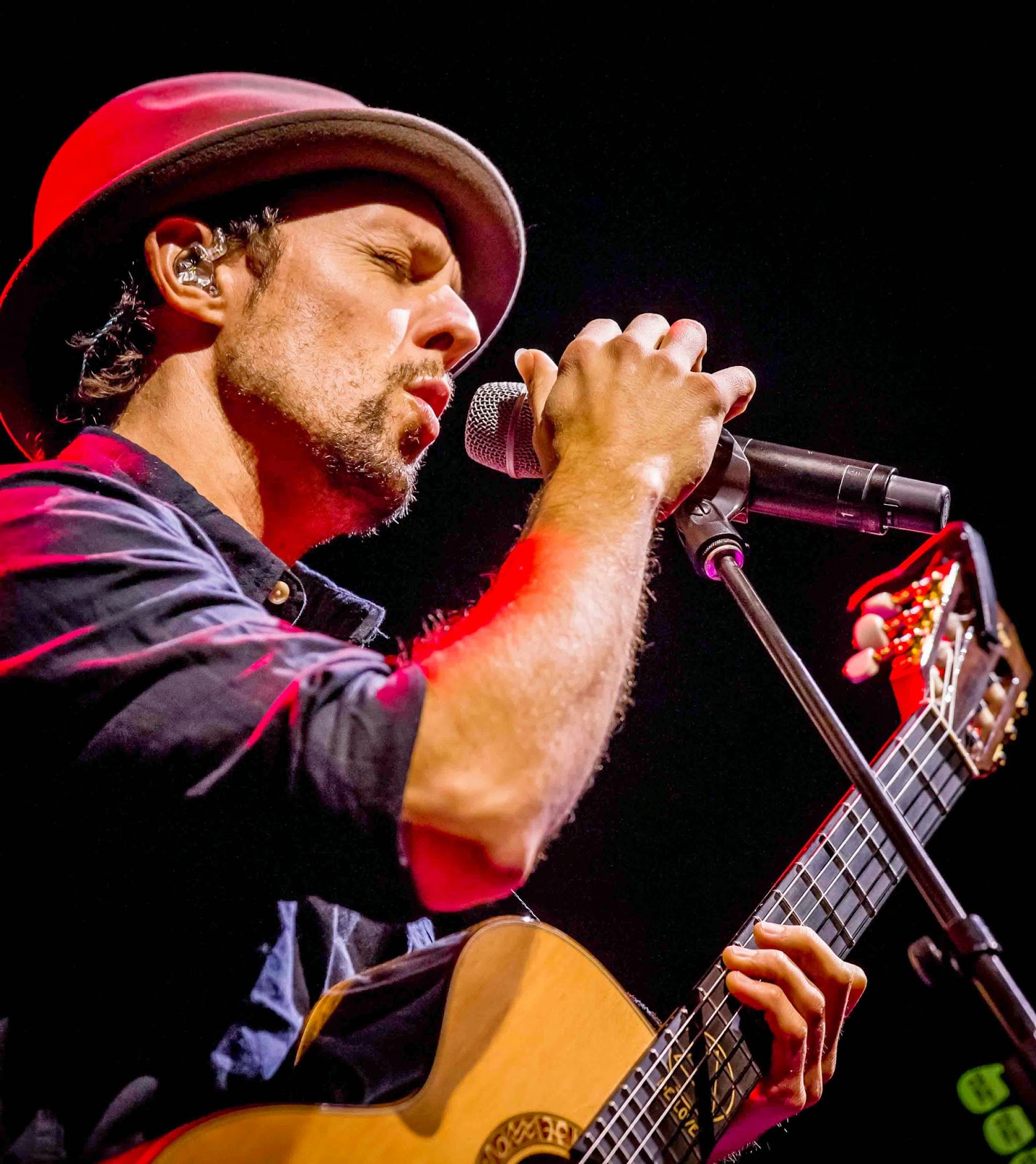 JASON MRAZ AND RAINING JANE AT THE COSMOPOLITAN