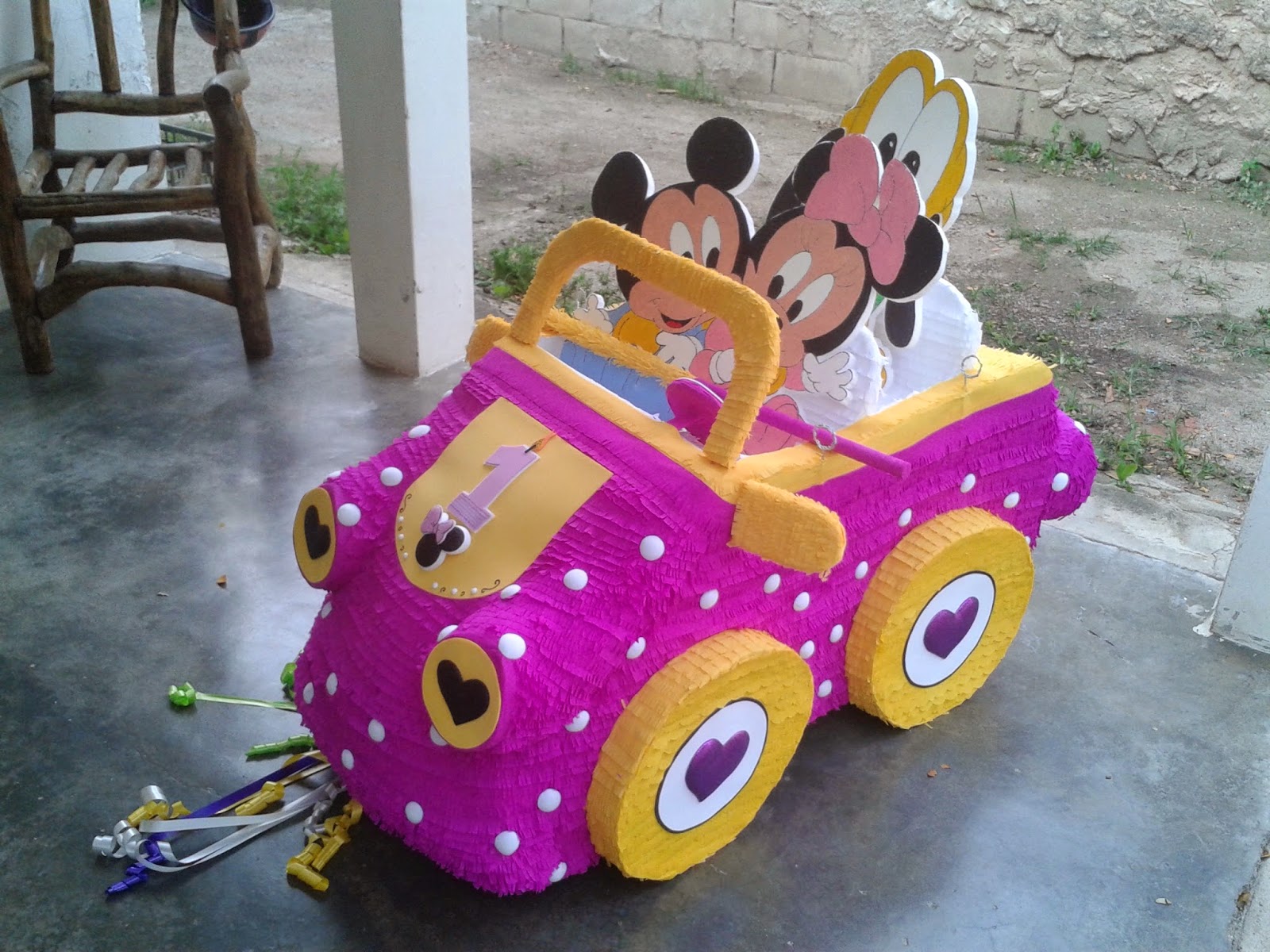 MERDIDAS DE FIGURAS: 49X32 (MINNIE Y MICKEY MOUSE) 57X40 (PLUTO BB)