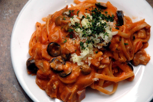 DUDE FOR FOOD: Time for Mami at Hotel Rembrandt's Merienda Buffet