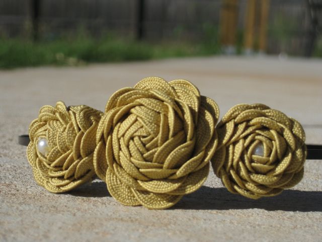 Beau Fleurs: Adventures in Crafting: DIY Rick Rack Fabric Rosettes