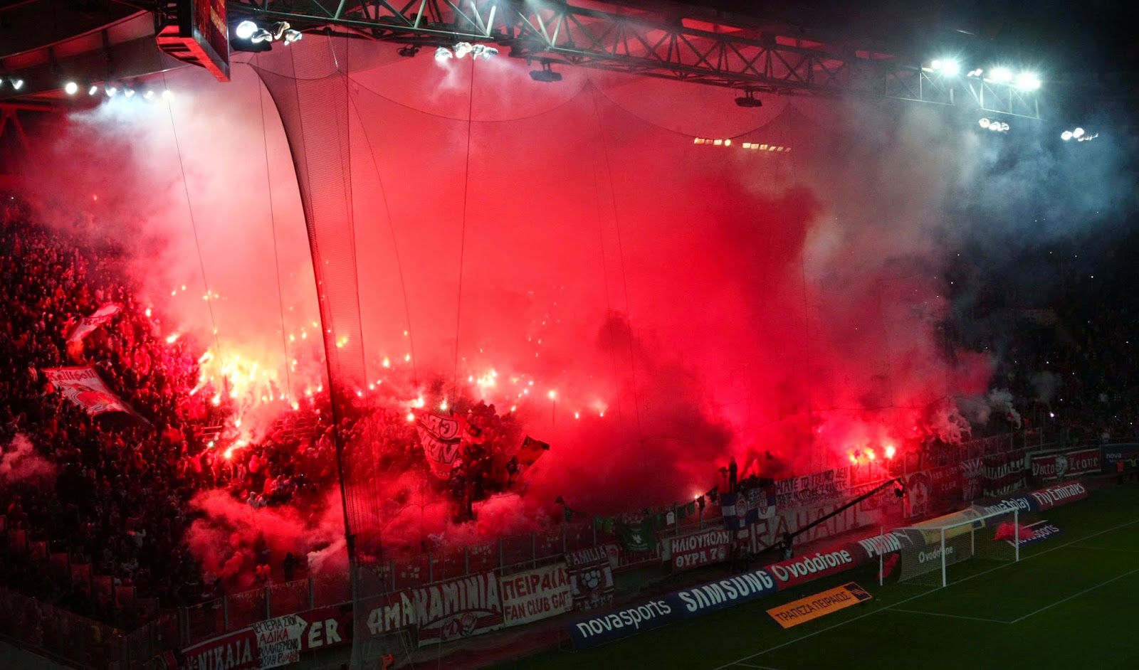 RedTheos24: Ultras World in Athens & Piraeus - Olympiakos vs ...