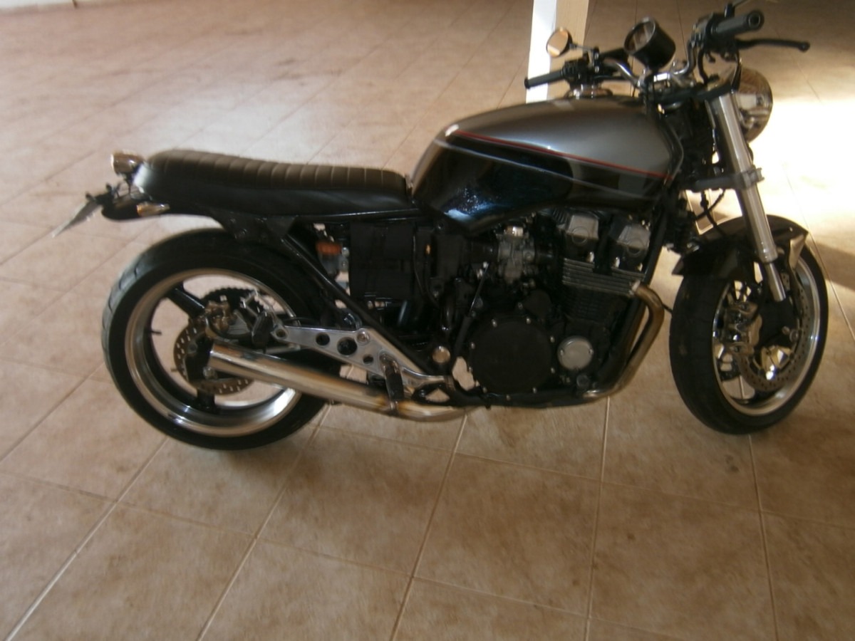 TRANFORMASI HONDA CBX 750P : CBX 750 Pelbagai Rupa dan Warna