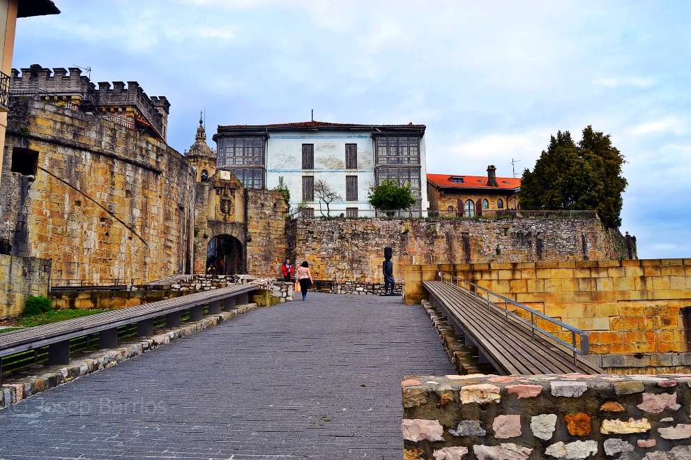 Guía de monumentos de un trotamundos stopover: Puerta Santa Maria