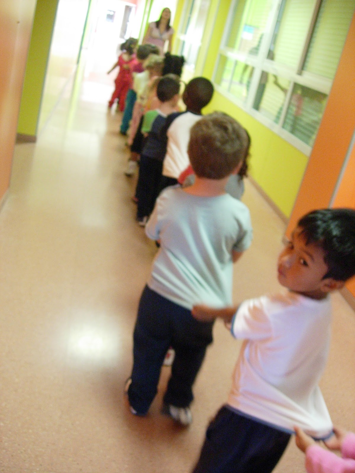 La clase de Laura: TRABAJAMOS LOS HÁBITOS, HACER BIEN LA FILA