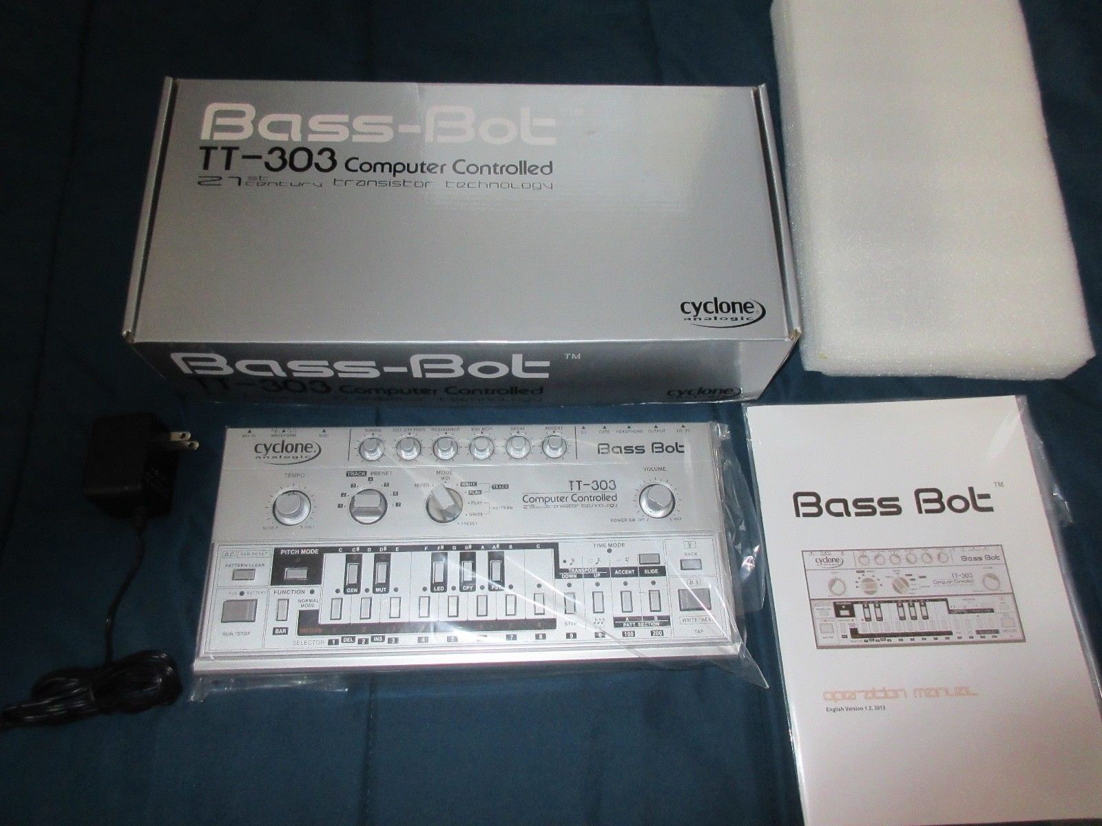 MATRIXSYNTH: Cyclone Analogic TT-303 Bass Bot Analog Synth Version 1