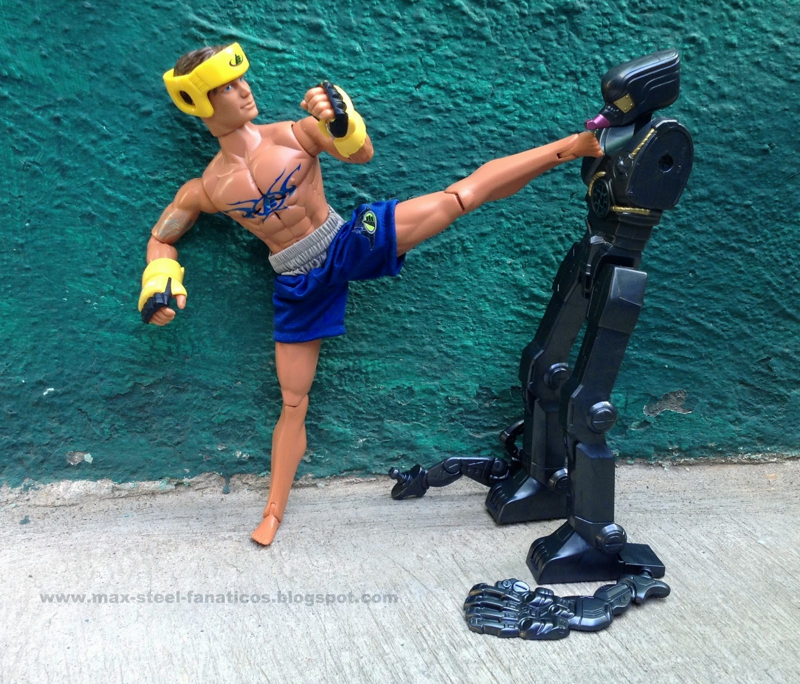 Max Steel Fanáticos: Max Steel Reviews: Robo-kick (Parte 6)