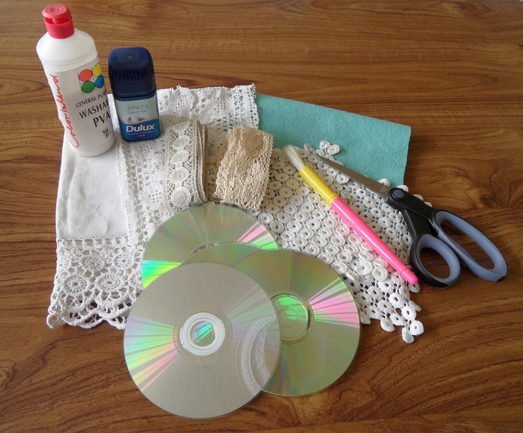 Louise Dawson Design: How To... Make A Set Of Coasters Using Old CDs ...