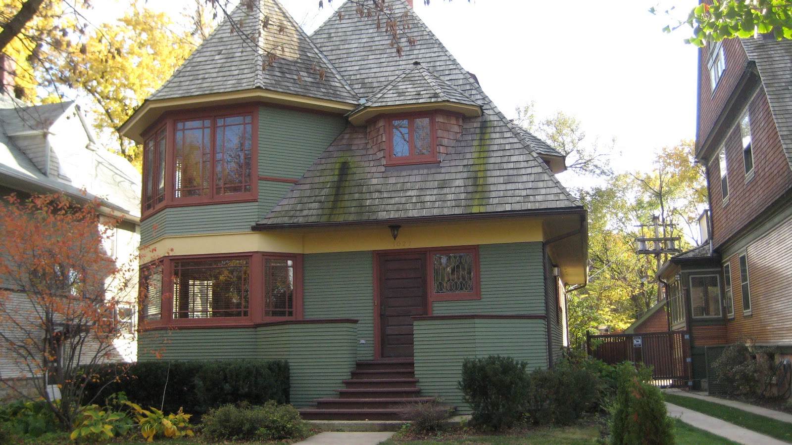 Reading in Trees: A Crisp Autumn Day & Frank Lloyd Wright Houses in Oak ...