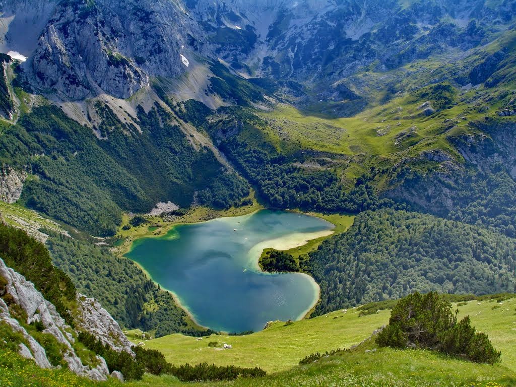 Ljepote Bosne i Hercegovine: Trnovačko jezero - Dragulj netaknute prirode