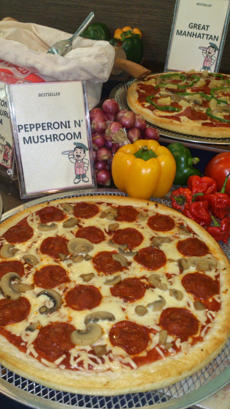 Lemon GreenTea: Lots'a Pizza Sealed In the Sweet Deal with Dole Pineapples