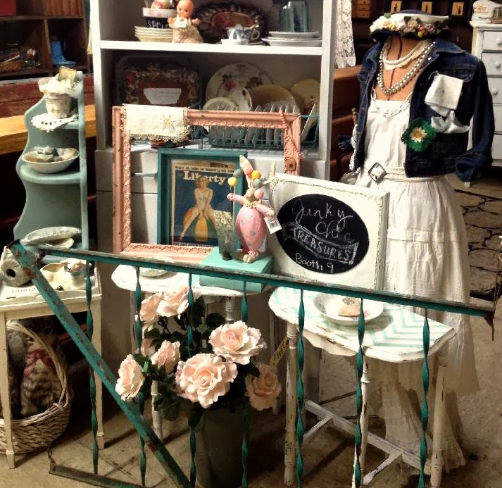 Junkaholics Unanimous: Junky Chic Spring Booth Displays