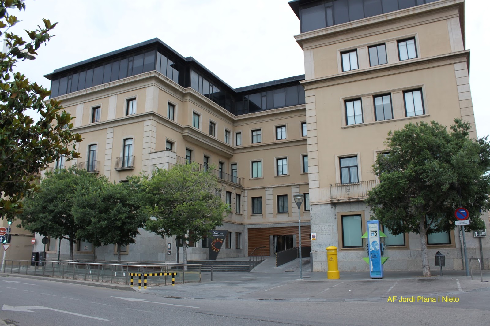 Passejant per Terrassa: MÚTUA TERRASSA