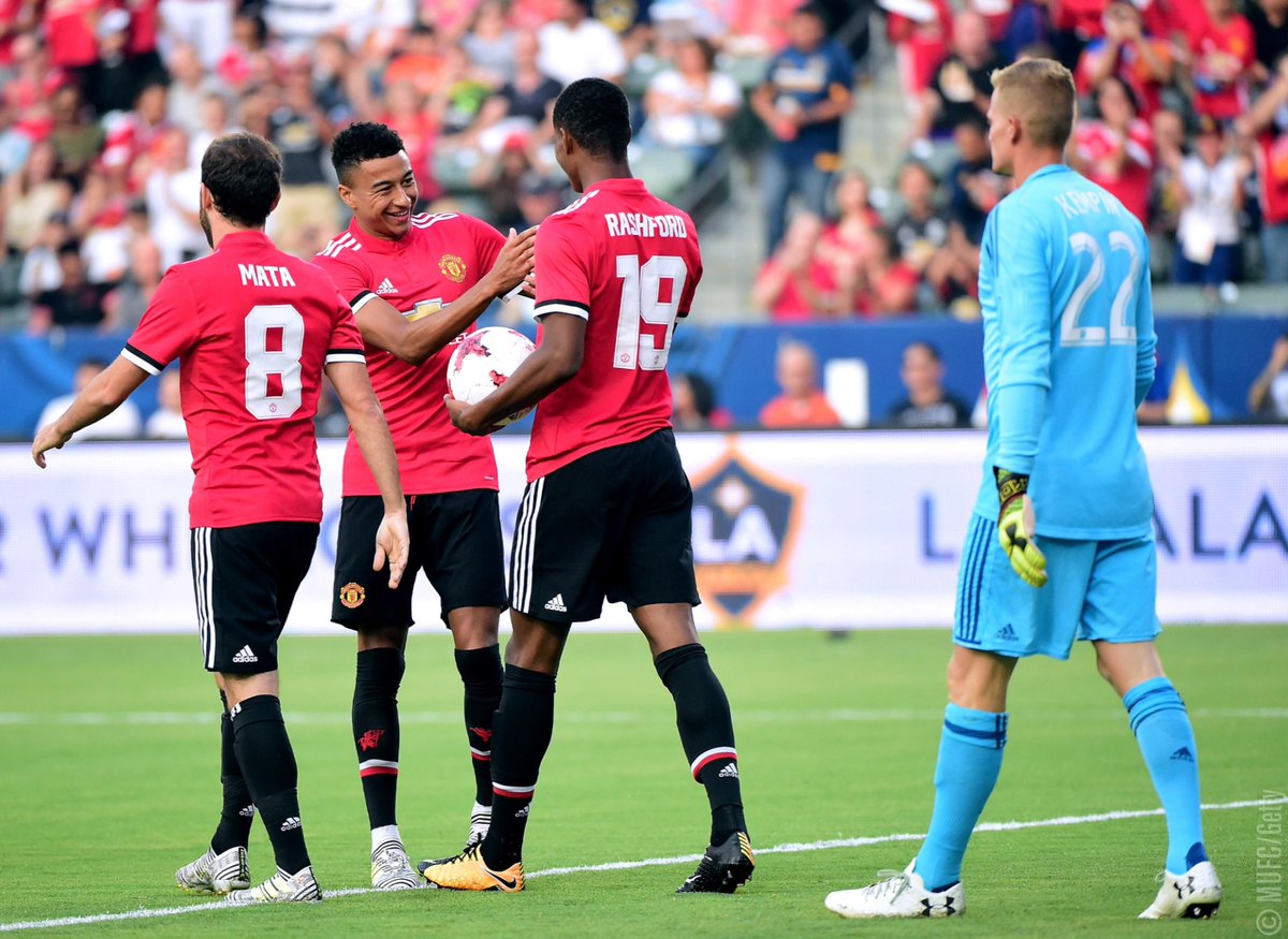 New Manchester United 17-18 Kit + Numbers - On-Pitch Debut - Footy ...