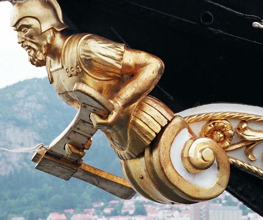 EN TIERRA DE NADIE: Mascarón de proa..