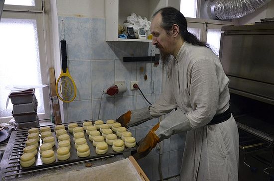 Holy Bread and the Obedience of a Prosphora Baker - The Catalog of Good ...