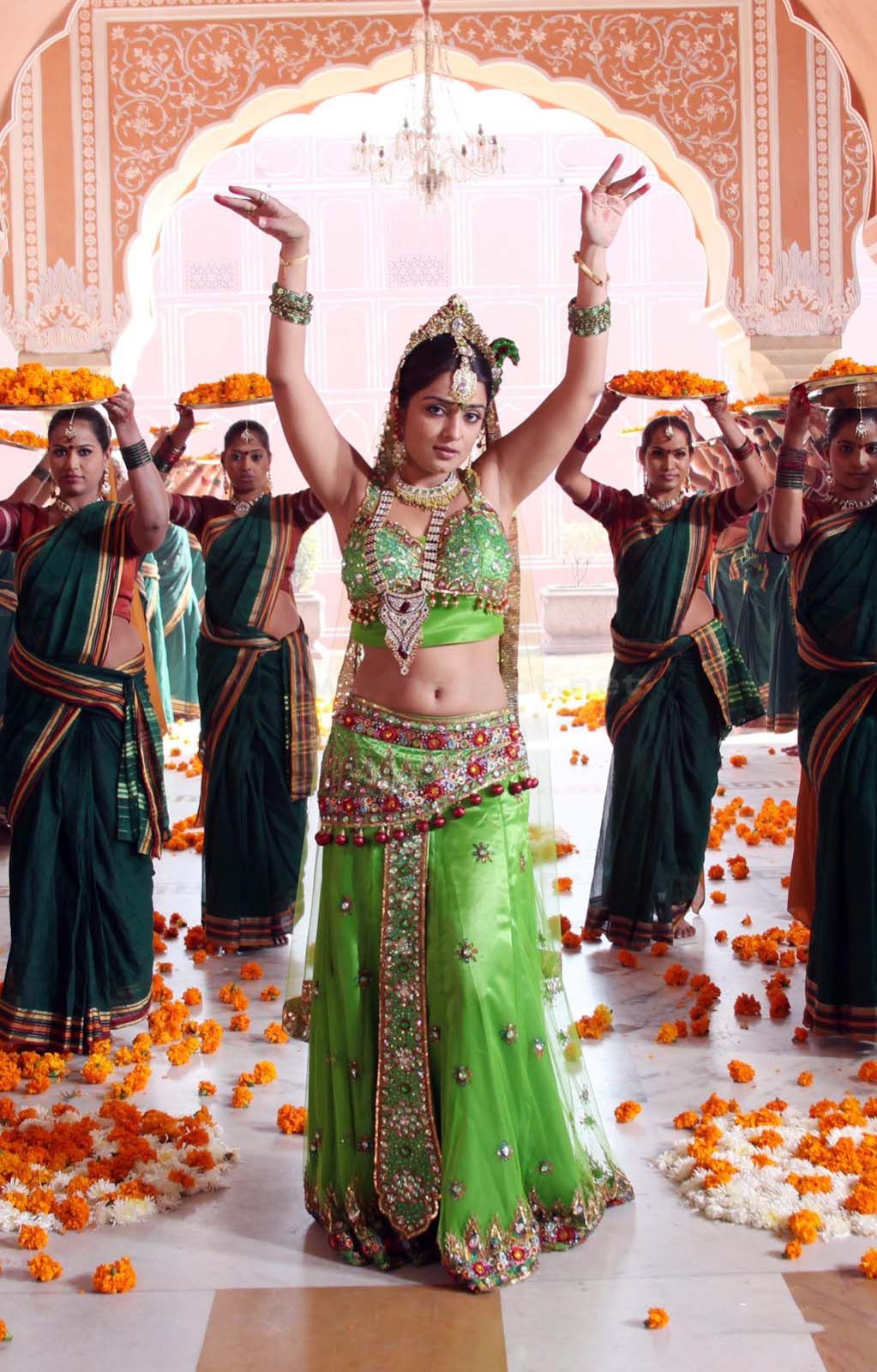 Nikitha Thukral Navel Showing Mind Blowing Pics In Hot Indian Ethnic ...