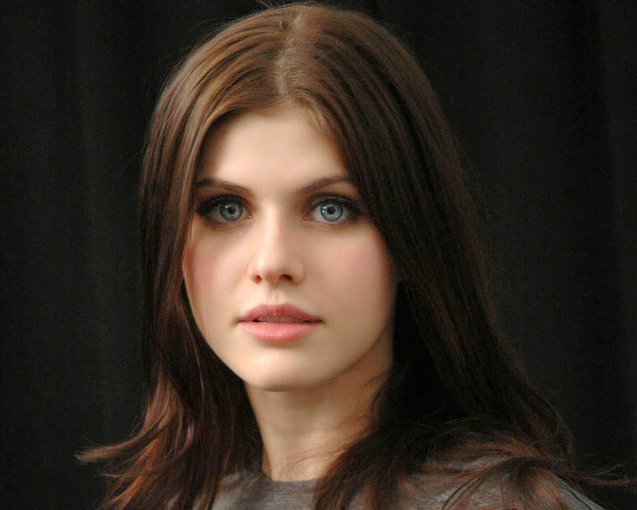 Alexandra Daddario HD Wallpapers | hdblogwallpaper