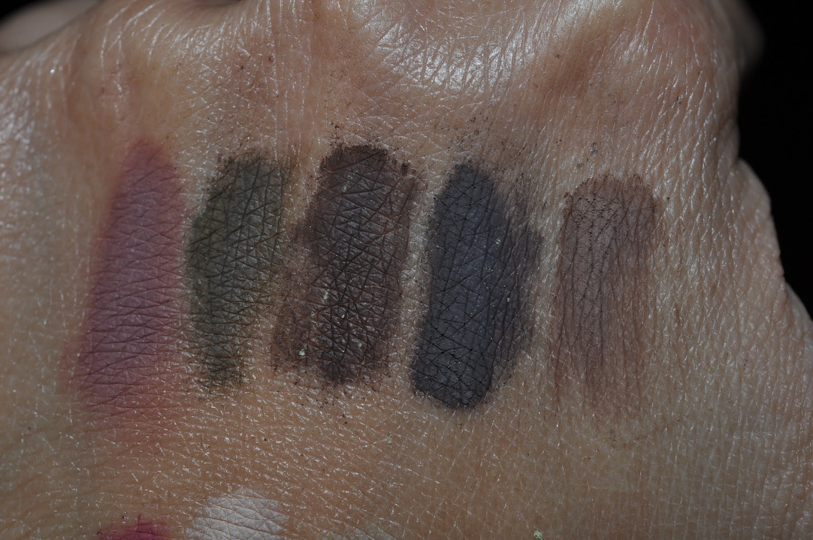 Bare Minerals A Vision in Velvet 20-Piece Eye Color Set Swatches ...