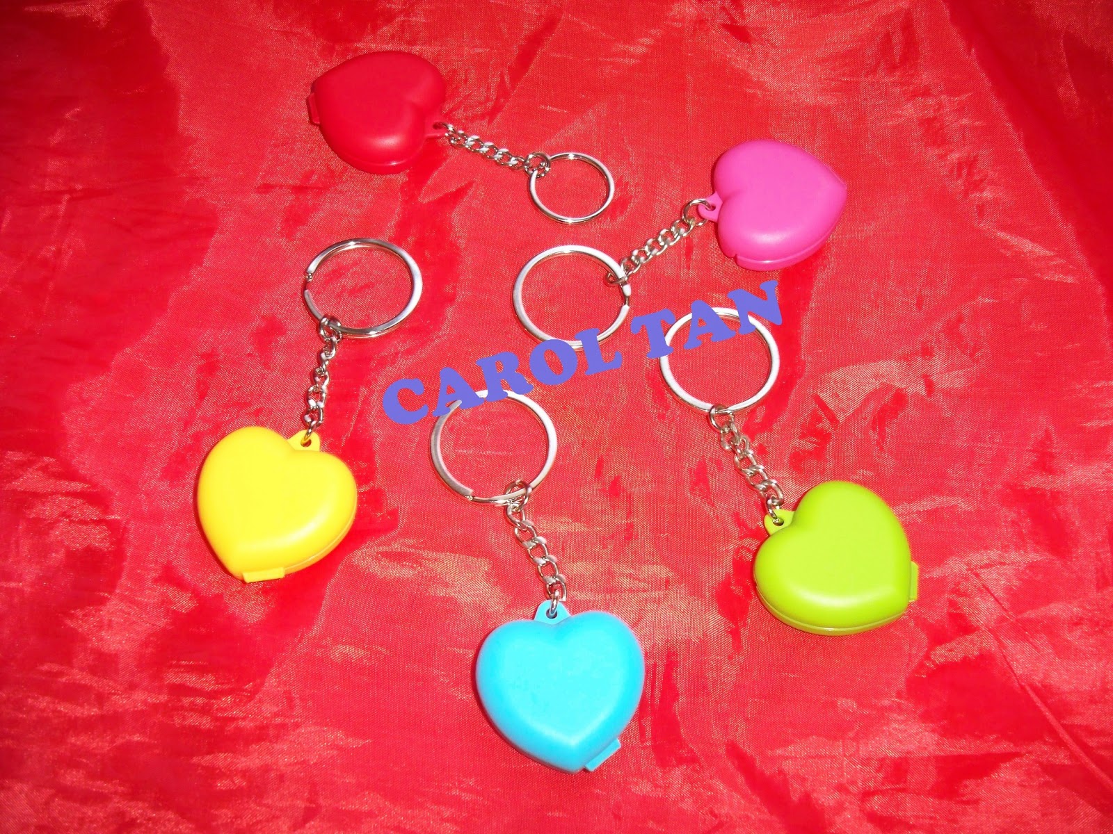Simply Tupperwares: TUPPERWARE HEART SHAPE KEYCHAINS AND MINI TUPPERWARES