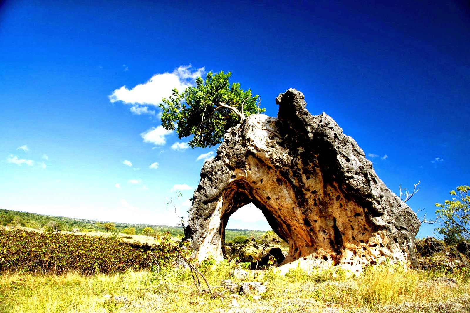 Baucau Scenery / Paisajem Baucau Nia ~ Baucau History & Nature - Timor ...