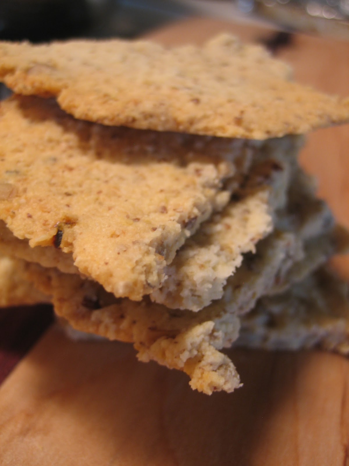 Discovering the Extraordinary: Zippy Garlic Crackers (grain free)