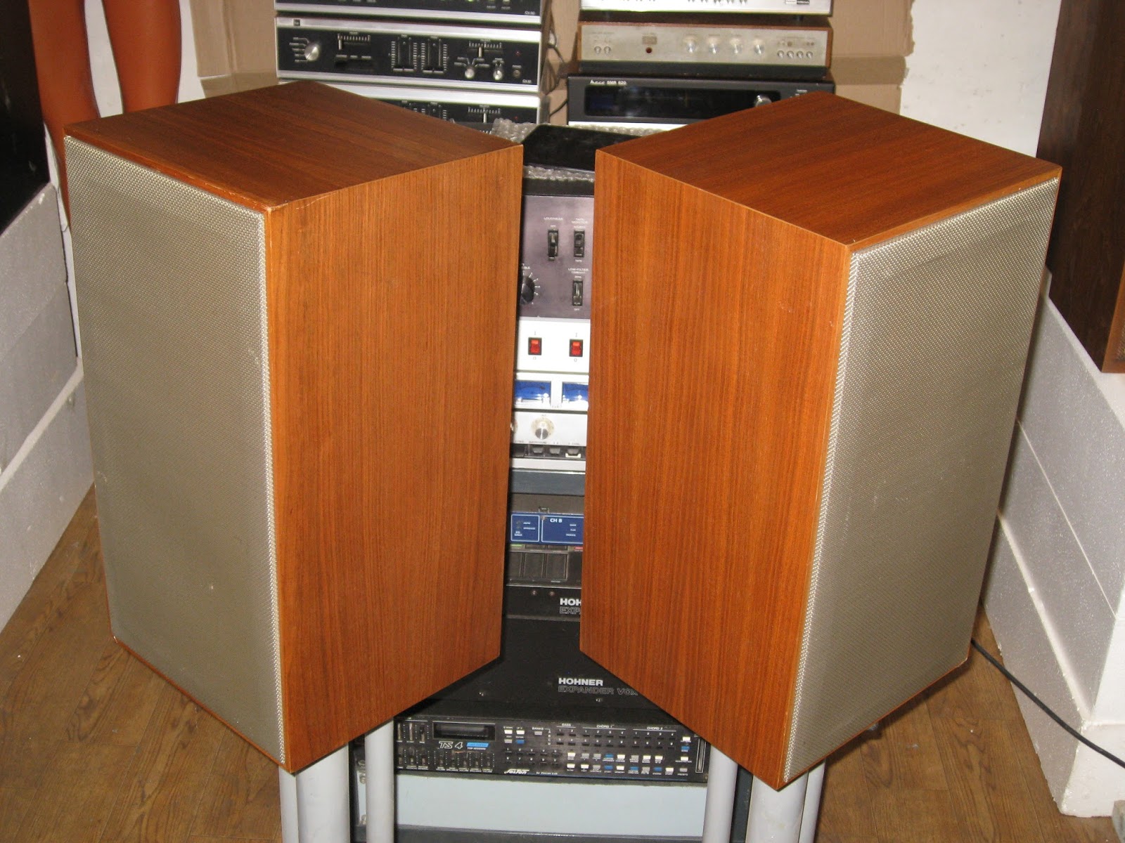 Infrequent Sound [sex.tex] technology: Saba hi-fi Box 820F, 2-way ...