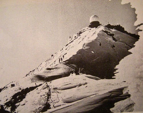 One Hundred Mountains: Mt Fuji at war