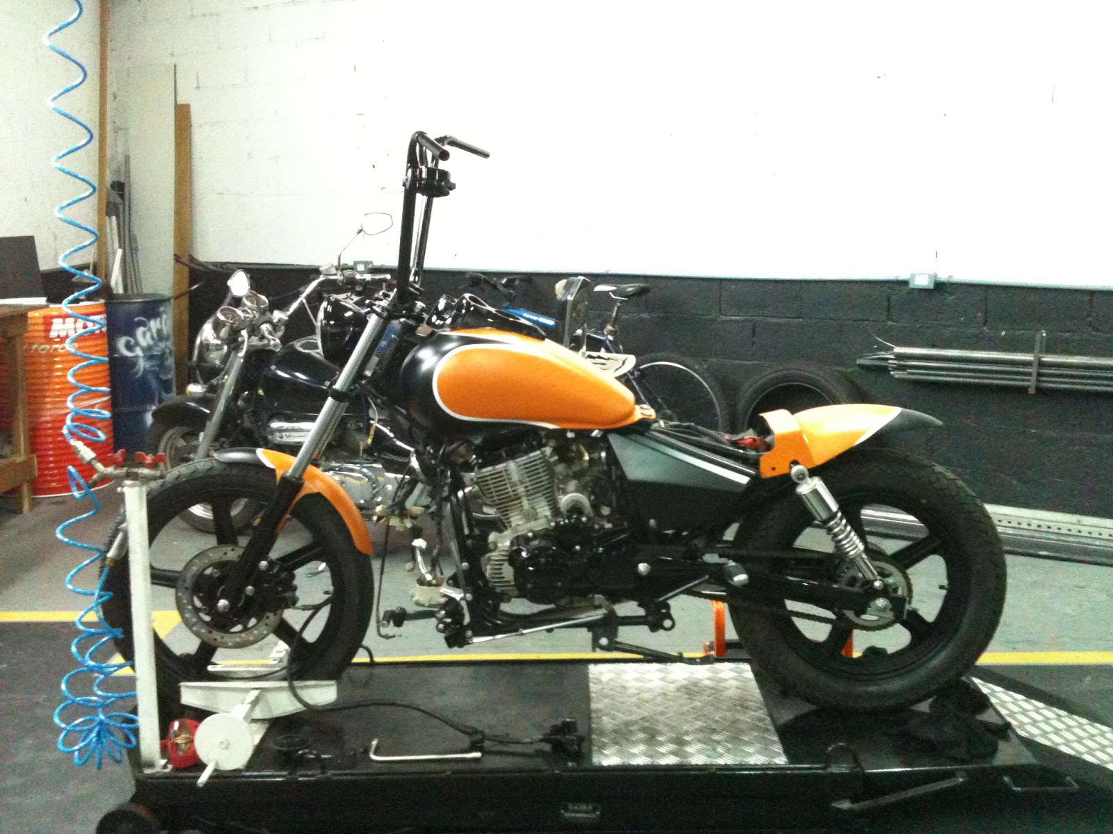 Dafra Kansas Custom by Garage Custom | Dafra, Kansas, Garagem