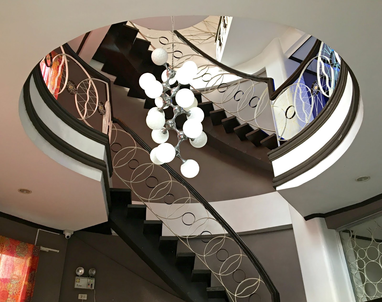 The Bandwagon Chic: A Must Visit Artsy Cafe in Tagaytay