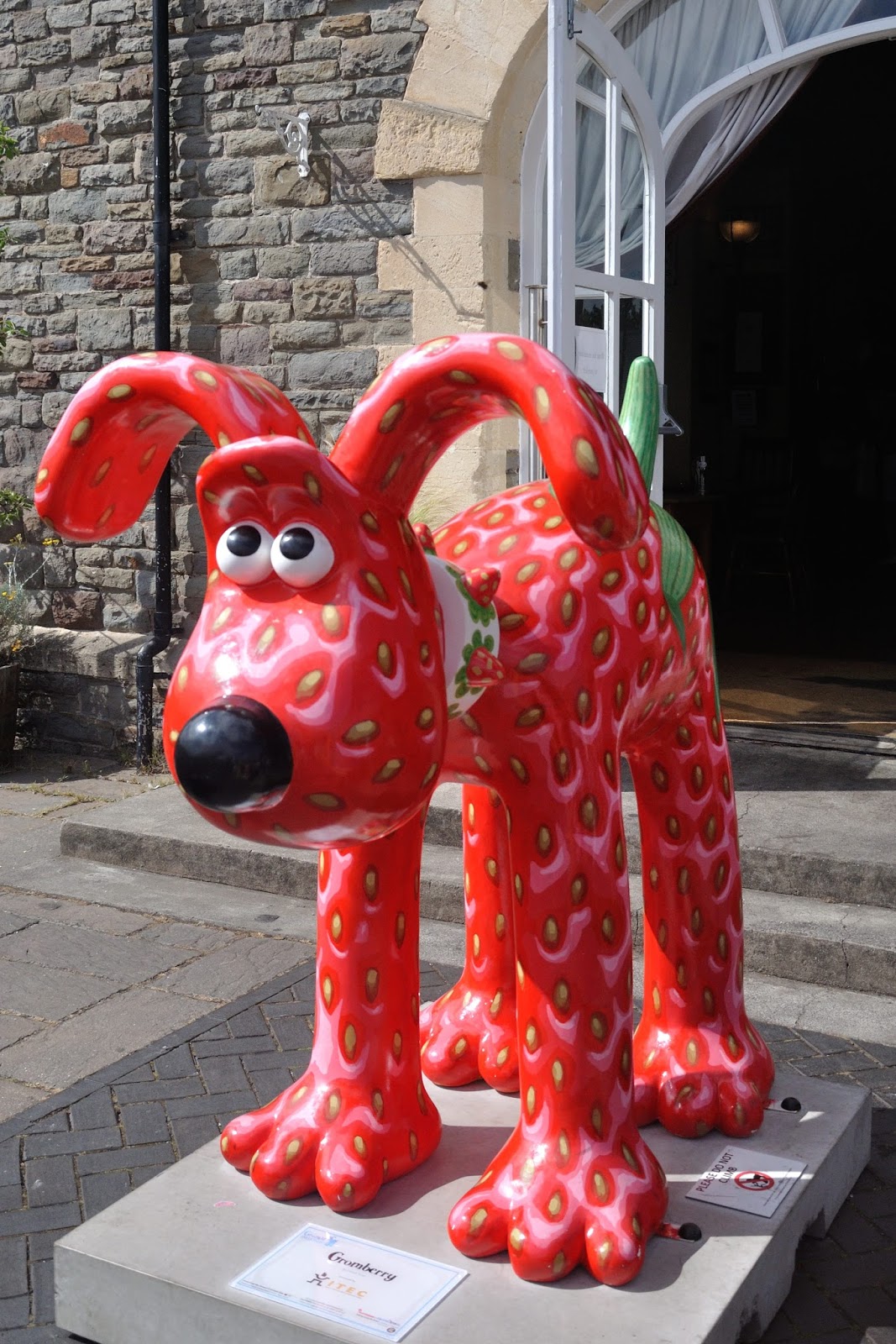 Things that make me go aagghh!: My search for Gromits around Bristol ...