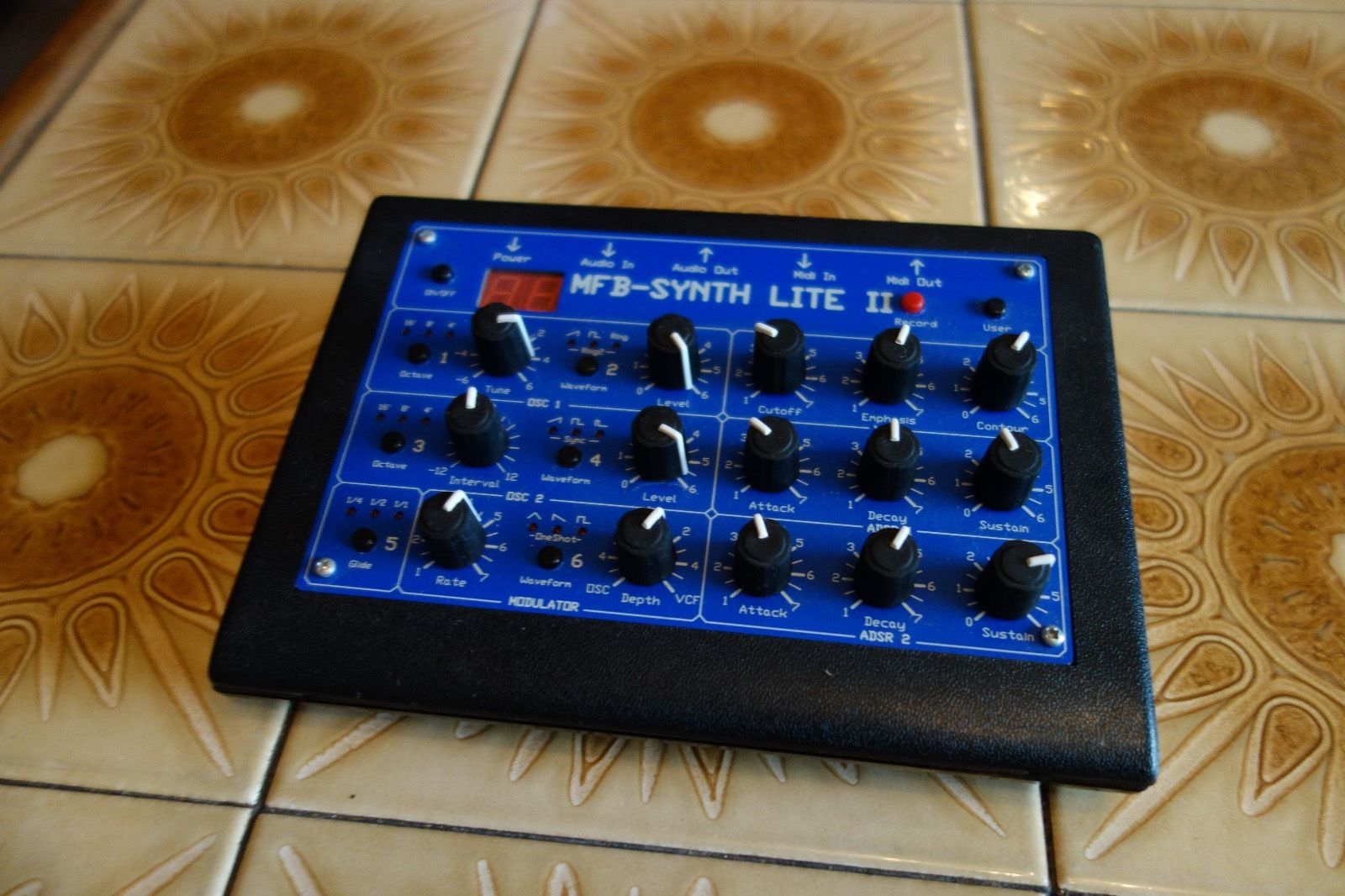 MATRIXSYNTH: MFB SYNTH LITE II - Mono synth module