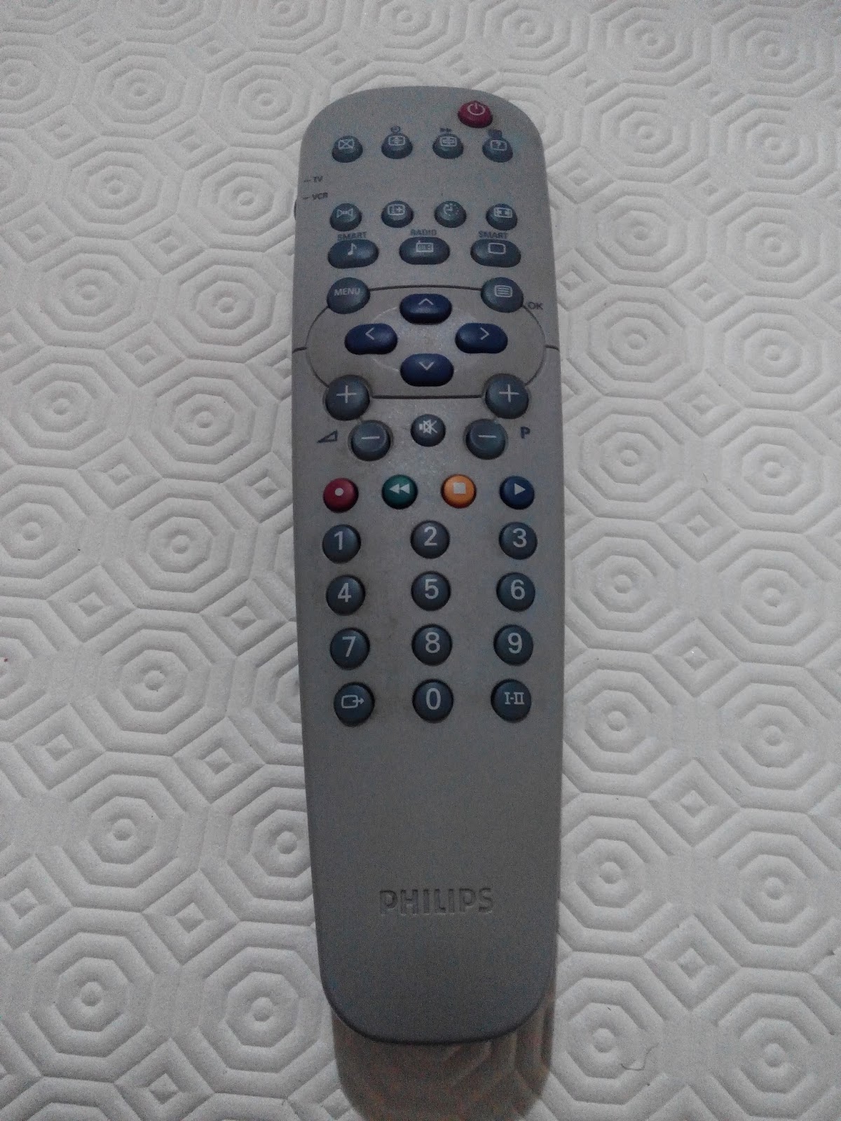 AUTODIDATA: Reparação de um Comando de TV com mau contacto