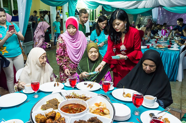 #WatsonsMalaysia #MisiIkhlasAidilfitri CSR Campaign With Senior ...