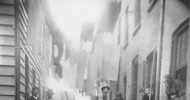 The Immigrant Experience in Fiction Film & Photography (Engl 3165/Am St ...