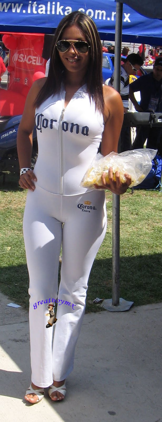 Promotoras mexicanas corona sexis | Mujeres bellas en la calle