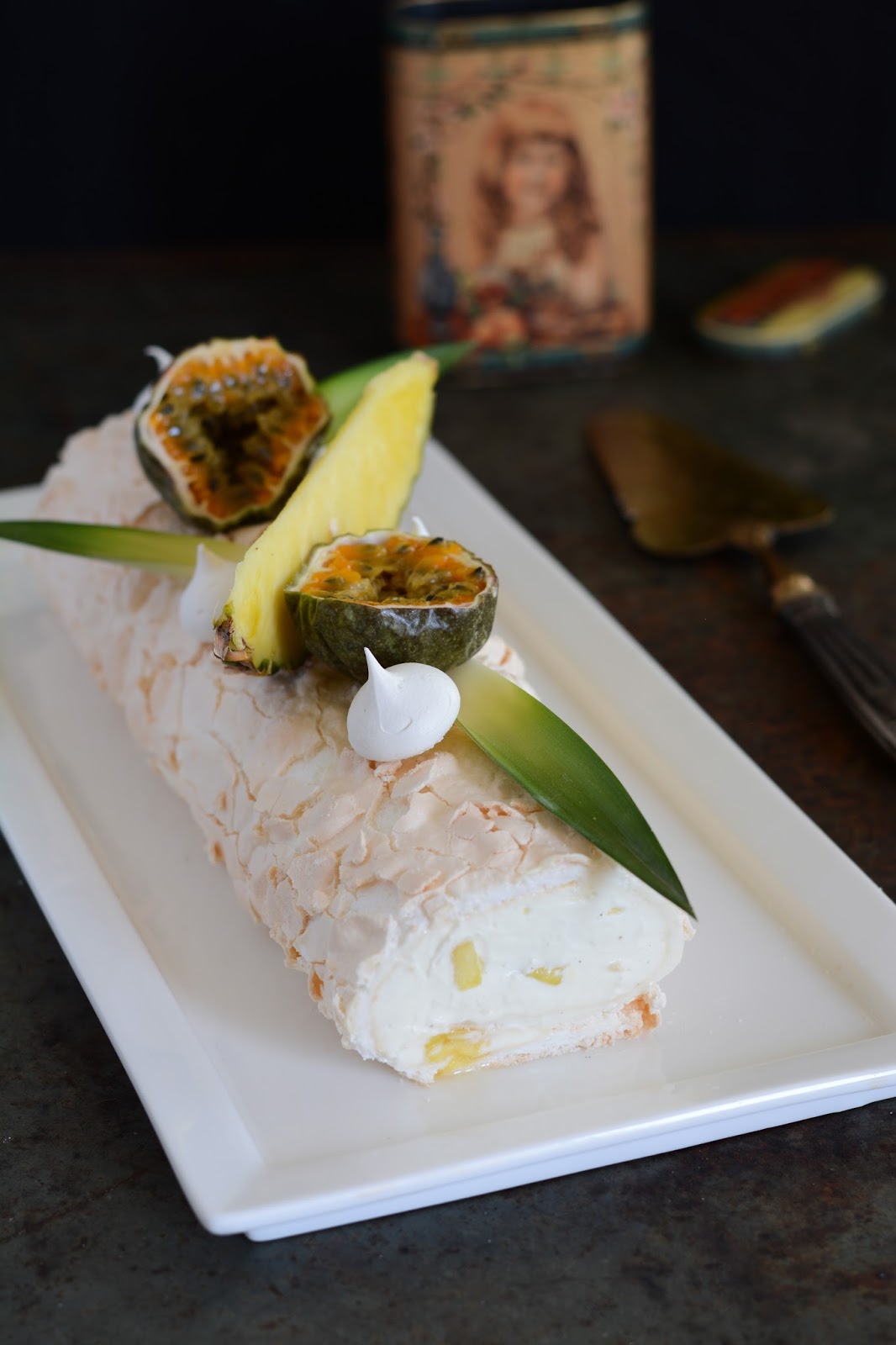 Chic, Chic, Chocolat: Pavlova roll à l'ananas; la meringue roulée qui ...