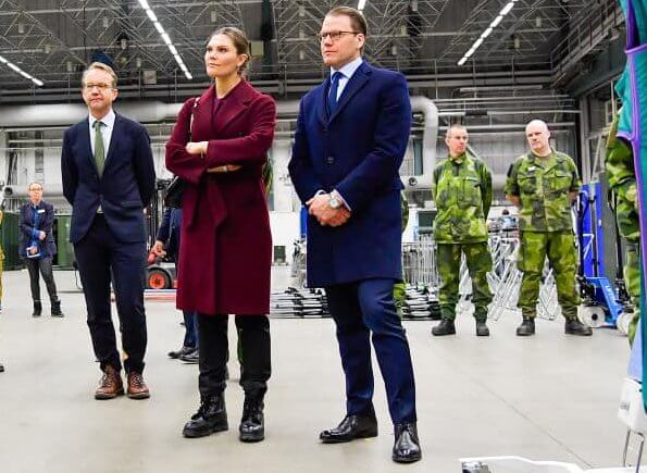 Princess Victoria and Daniel visited the military field hospital in Älvsjö